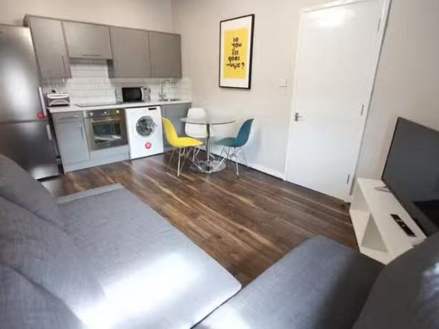 3 bedroom flat for rent in Fell Street, L7 2QD,, L7