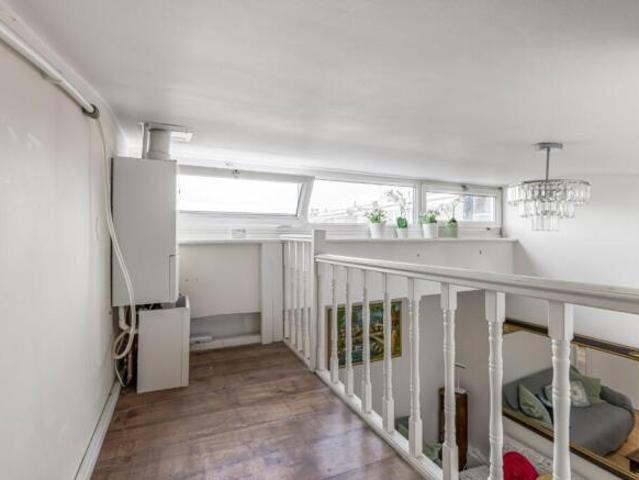 3 bedroom flat for rent in Finborough Road, Chelsea, London, SW10
