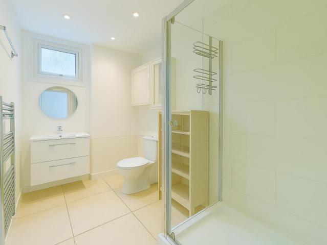 3 bedroom flat for rent in Finborough Road, London SW10