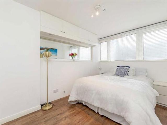 3 bedroom flat for rent in Finborough Road, South Kensington, SW10