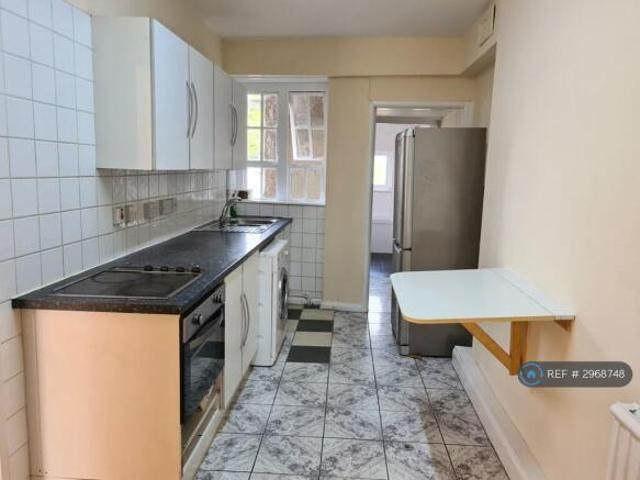 3 bedroom flat for rent in Finchley Lane, London, NW4