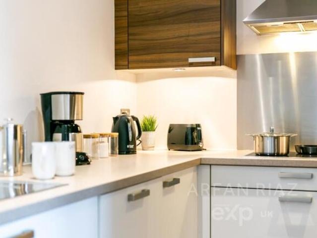 3 bedroom flat for rent in Finchley Road, Hampstead, London, NW3