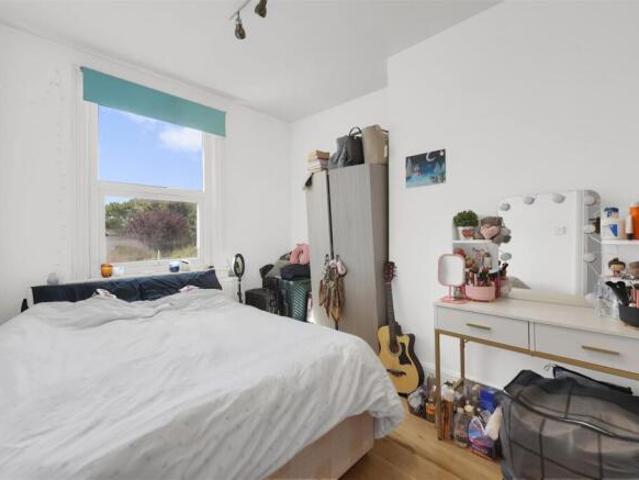 3 bedroom flat for rent in Finchley Road, London, NW2