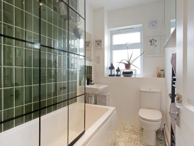 3 bedroom flat for rent in Fieldview, London, SW18