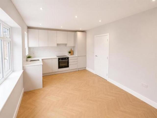 3 bedroom flat for rent in Footscray Road, London, SE9