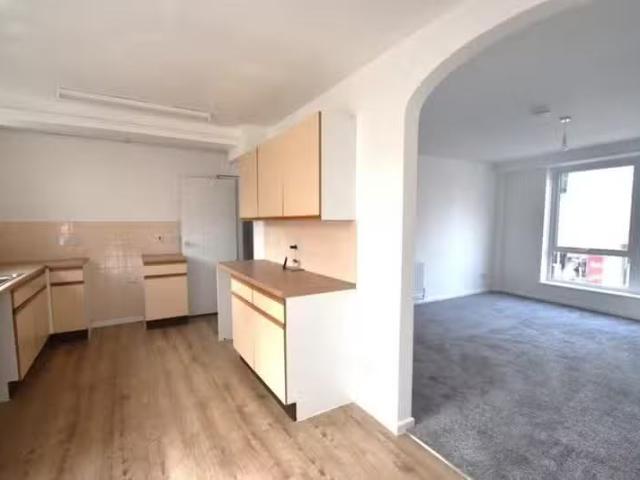3 bedroom flat for rent in Fore Street, Tiverton, Devon, EX16