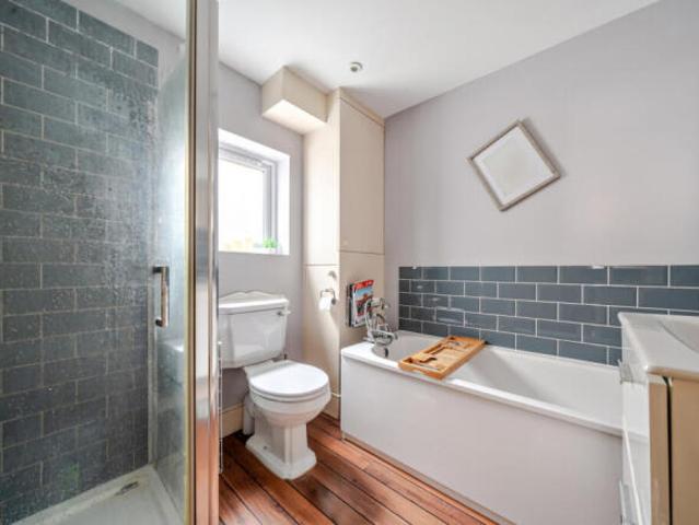3 bedroom flat for rent in Foxbourne Road, Balham, London, SW17