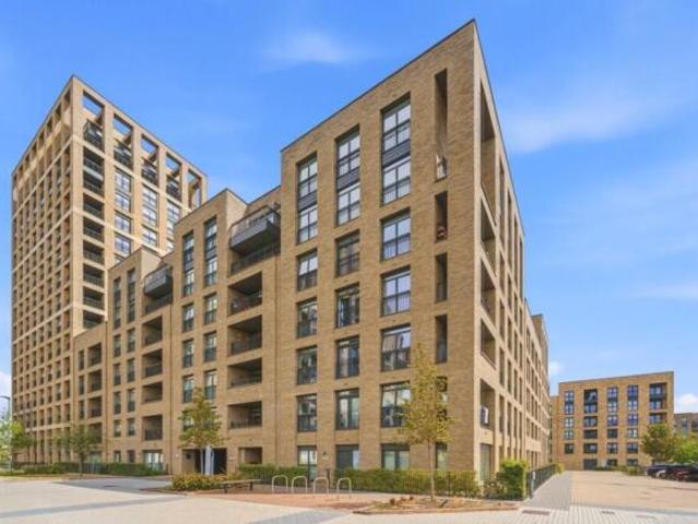 3 bedroom flat for rent in Florence House, Lundy Close, London, NW9