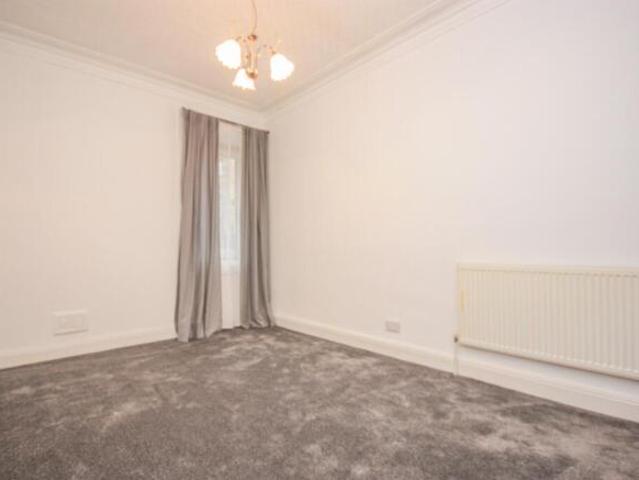 3 bedroom flat for rent in Flat B/L, 12 Highburgh Road, Glasgow G12 9YD, G12