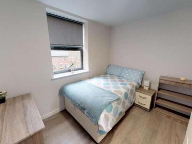 3 bedroom flat for rent in Flat 2, 3 St Peters Close, S1 2EJ, S1