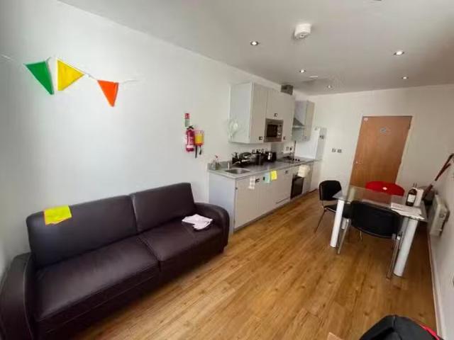 3 bedroom flat for rent in Flat 2, 66A Park Street, Bristol, B.