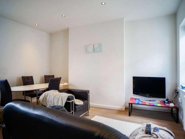 3 bedroom flat for rent in Flat 4, 3 St Peters Close, S1 2EJ, S1