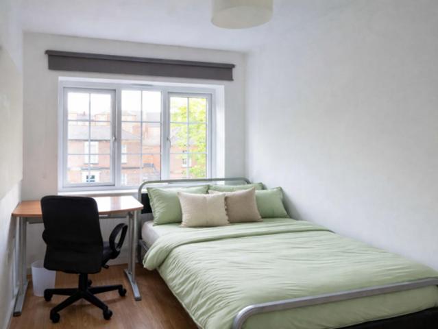 3 bedroom flat for rent in Flat 4, 41 Wilkinson Street, Sheffield, S10