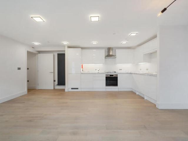 3 bedroom flat for rent in Flat 6, 78 Leather Lane, EC1N