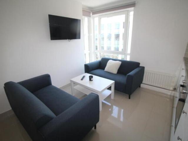 3 bedroom flat for rent in Flat 76, 205 Clarendon Road, Leeds, LS2 9DU, LS2