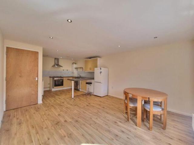 3 bedroom flat for rent in Fleetwood Court, Leicester, LE2