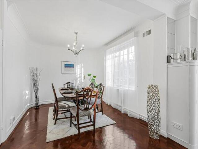 3 bedroom flat for rent in Frognal Lane, London NW3