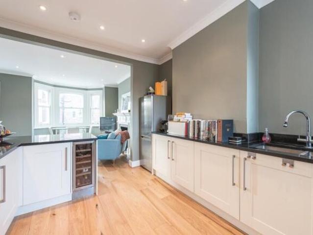 3 bedroom flat for rent in Framfield Road London N5