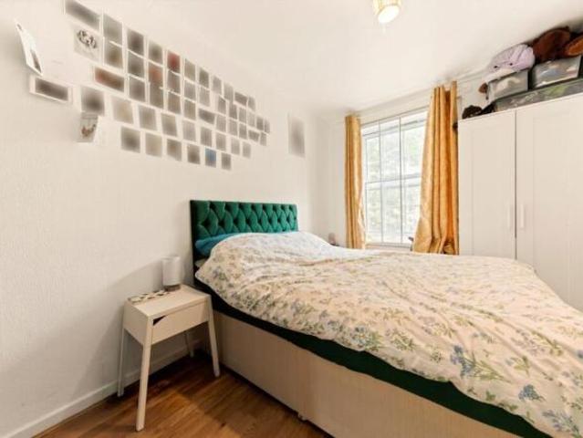 3 bedroom flat for rent in Frankham Street, London, SE8