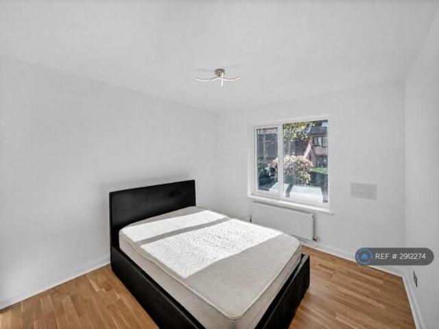 3 bedroom flat for rent in Frans Hals Court, London, E14