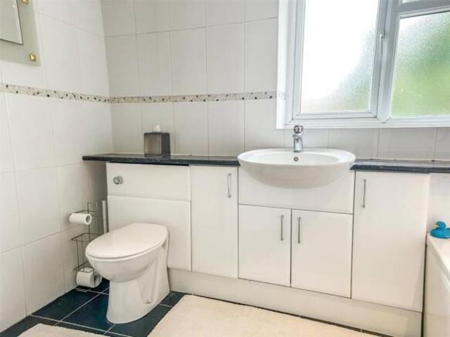 3 bedroom flat for rent in Frant Road, Tunbridge Wells, Kent, TN2
