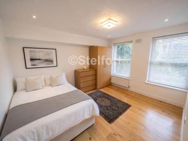 3 bedroom flat for rent in Freegrove Road, London, N7