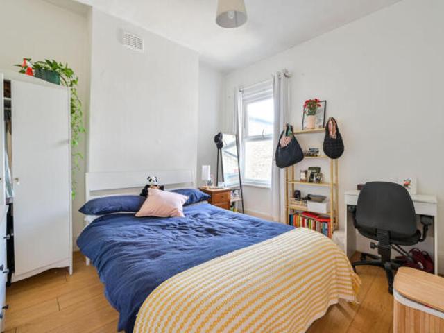 3 bedroom flat for rent in Friern Road, East Dulwich, London, SE22