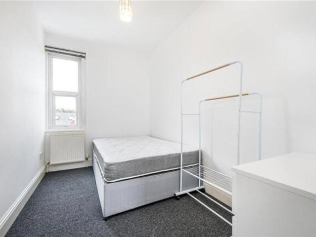 3 bedroom flat for rent in Fulham Palace Road, Bishops Park, SW6