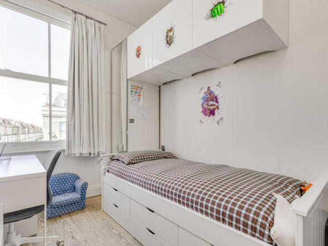 3 bedroom flat for rent in Fulham Road, Parsons Green, SW6