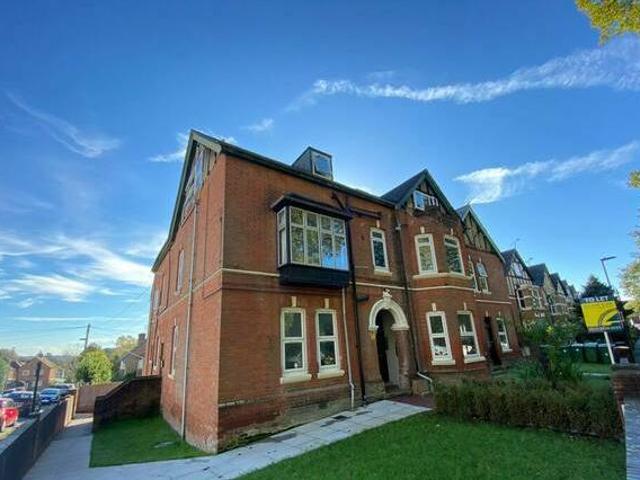 3 bedroom flat for rent in Furzedown Road SO17