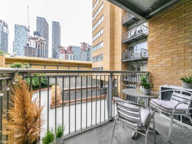 3 bedroom flat for rent in Gainsborough House, Canary Wharf, LONDON, E14