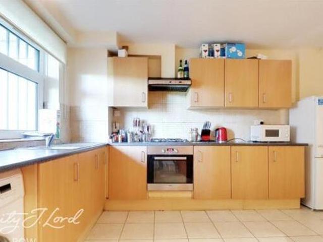 3 Bedroom Flat For Rent In Gale Street