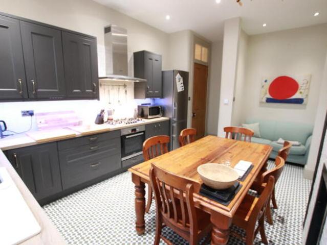 3 bedroom flat for rent in Gardner Street, Partickhill, G11