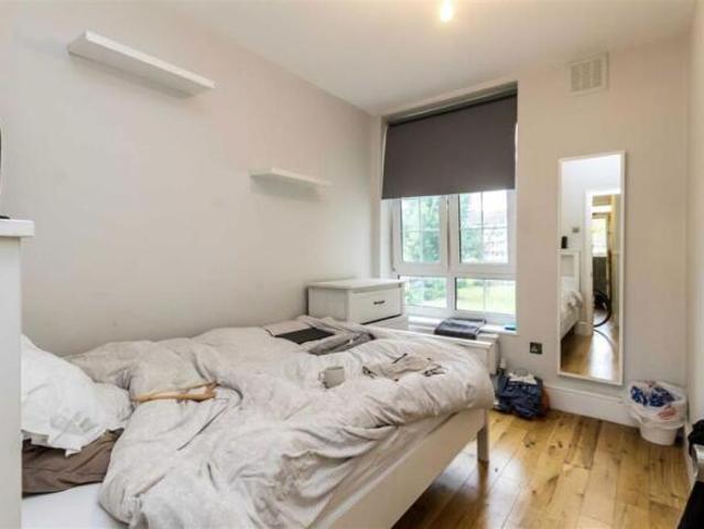 3 bedroom flat for rent in Garnet Street, Wapping, E1W