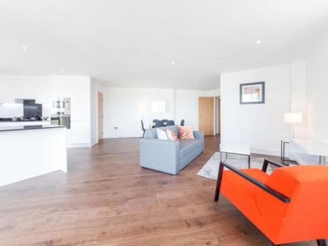 3 bedroom flat for rent in Gateway Tower, Royal Victoria, London, E16