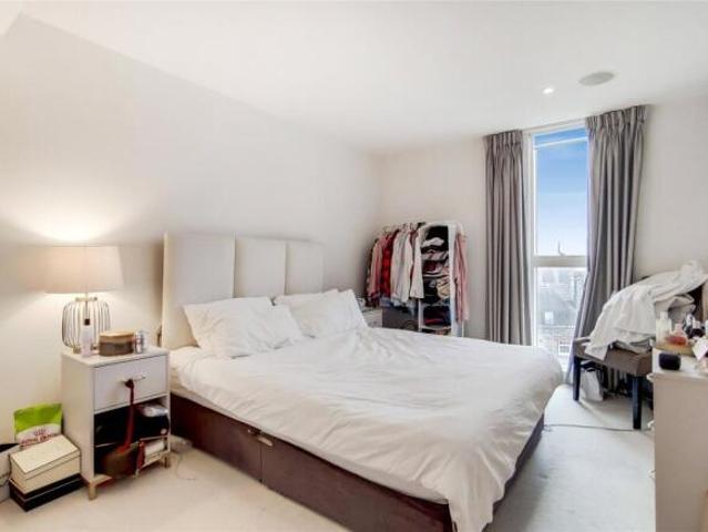 3 bedroom flat for rent in Gatliff Road, London, SW1W