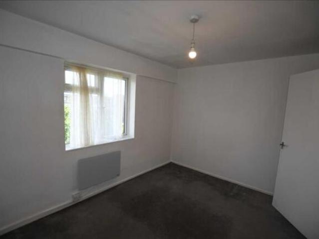 3 bedroom flat for rent in Gilpin Crescent, London, N18