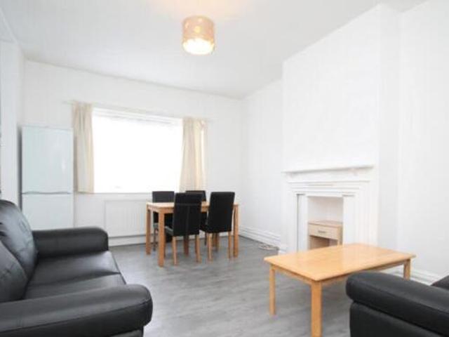 3 Bedroom Flat For Rent In Golders Green