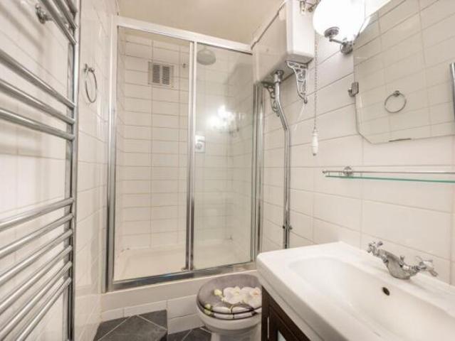 3 bedroom flat for rent in Gordon Place, Kensington, London, W8
