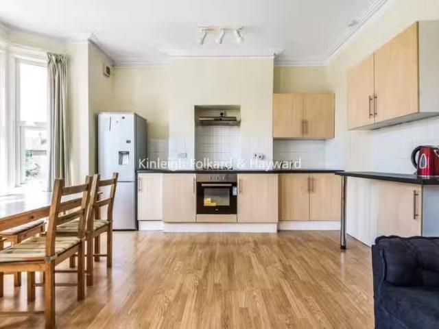 3 bedroom flat for rent in Gorringe Park Avenue, Mitcham, CR4