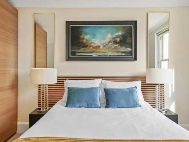 3 bedroom flat for rent in Gloucester Place, London, W1U