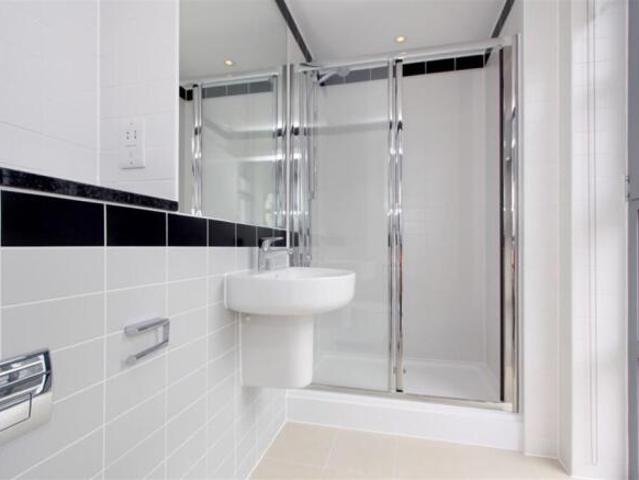 3 bedroom flat for rent in Globe House, Cobb Street, Aldgate East, E1
