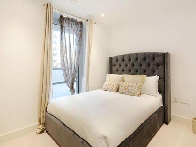 3 bedroom flat for rent in Glade Path, Southwark, London, SE1