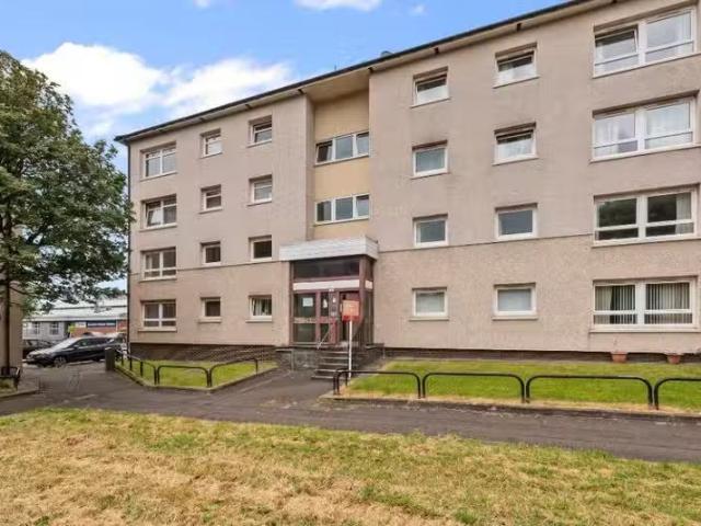 3 bedroom flat for rent in Glebe Court, Glasgow, G4