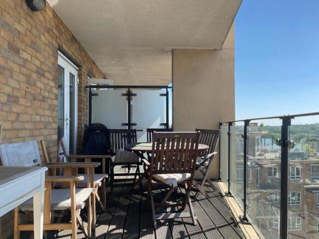 3 bedroom flat for rent in Glebelands Close, London, N12