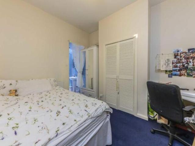 3 bedroom flat for rent in Glenroy Street, Shepherds Bush, W12