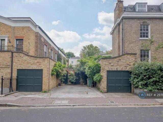 3 bedroom flat for rent in Grove Lane, London, SE5