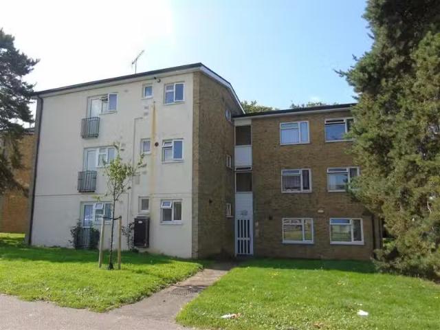 3 bedroom flat for rent in Grove Mead, Hatfield, AL10