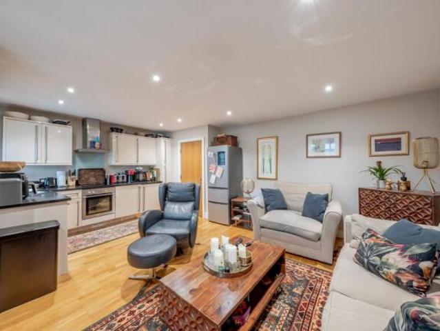 3 bedroom flat for rent in Grove Road, Harrogate, HG1