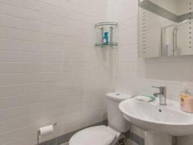 3 bedroom flat for rent in Grove Street, Edinburgh, EH3